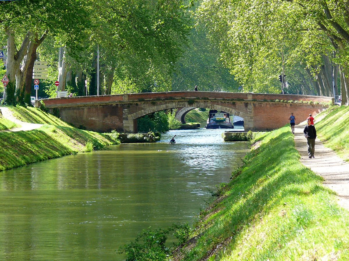 The Canal de Brienne in Toulouse , a strategic route - Canal du Midi